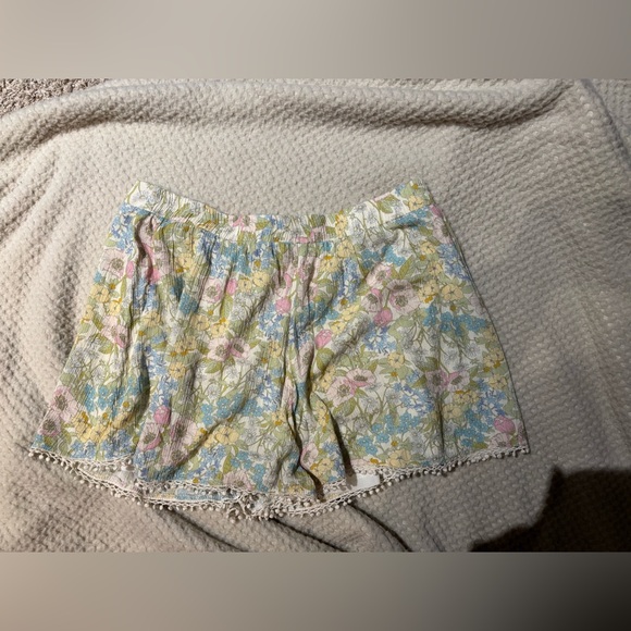 Versona | Shorts | Versona White And Blue Floral Shorts Wfringe Detail ...